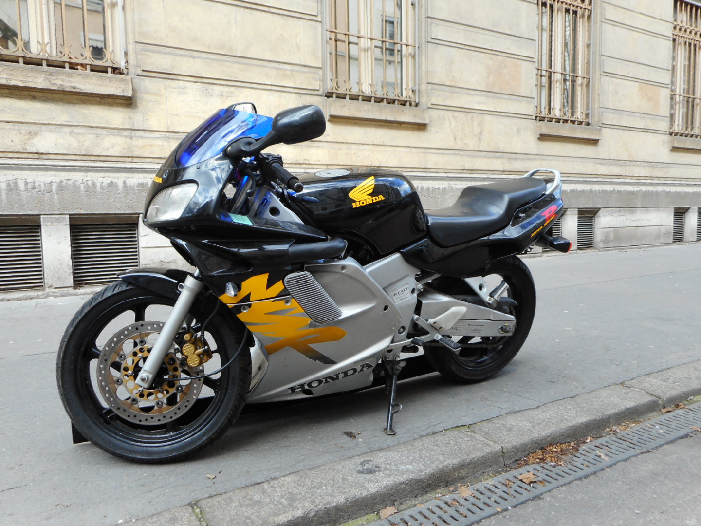 Moto depot : Motos d’occasion de 51 a 125 cc honda, NSR 125 HONDA NOIR